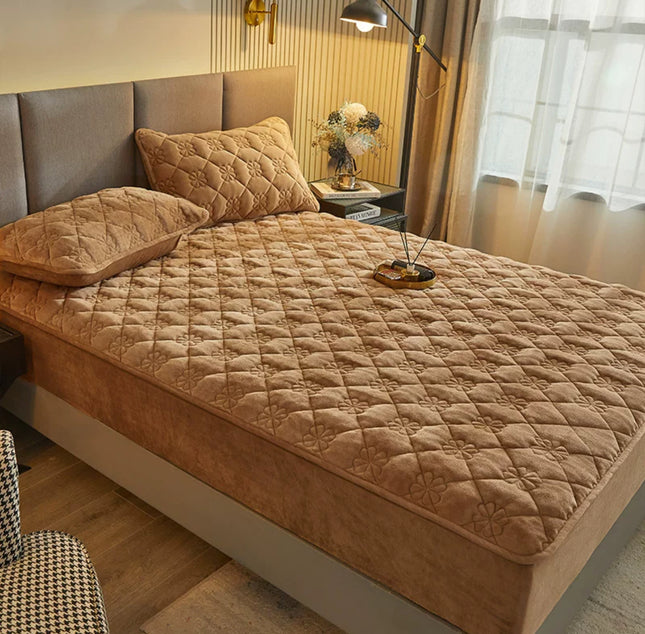 Husa / Topper cu elastic + 2 fețe de pernă – DerCasa