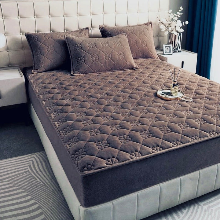 Husa / Topper cu elastic + 2 fețe de pernă – DerCasa