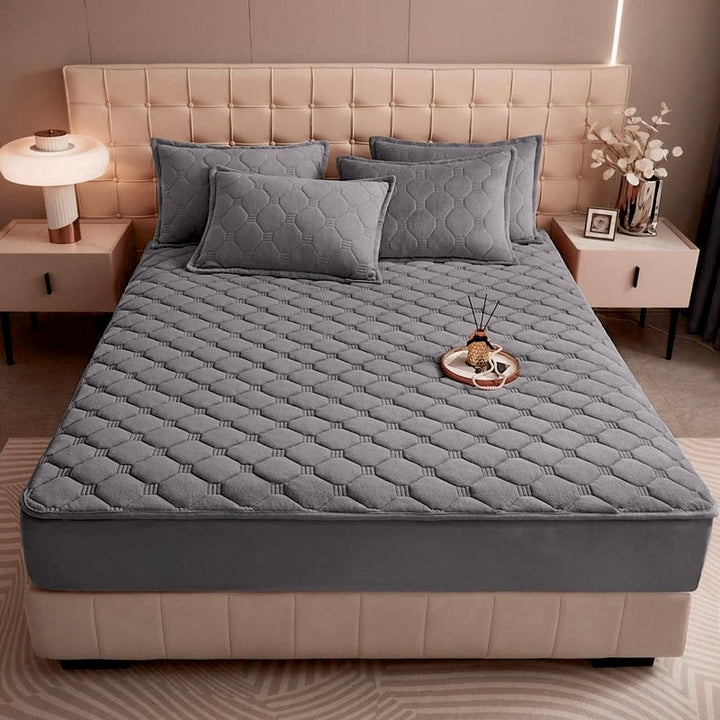 Husa / Topper cu elastic + 2 fețe de pernă – DerCasa