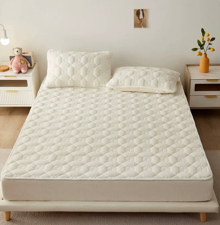 Husa / Topper cu elastic + 2 fețe de pernă – DerCasa