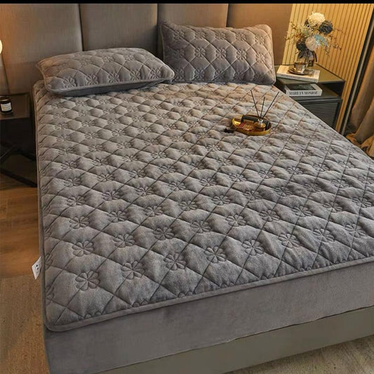 Husa / Topper cu elastic + 2 fețe de pernă – DerCasa