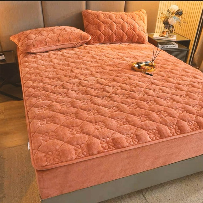 Husa / Topper cu elastic + 2 fețe de pernă – DerCasa